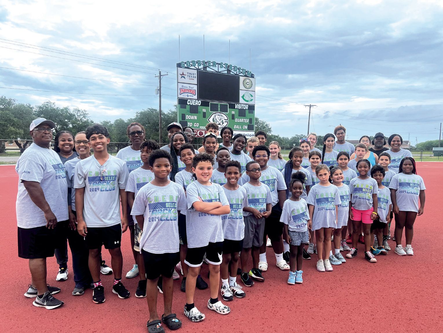 Cuero Select Track qualifies 28 for state meet
